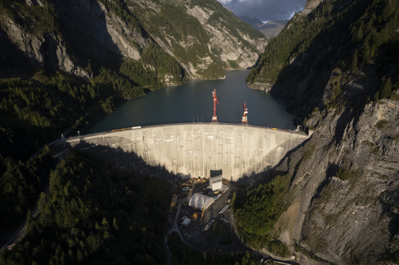 Axpo achieves good half-year results in uncertain environment | Axpo