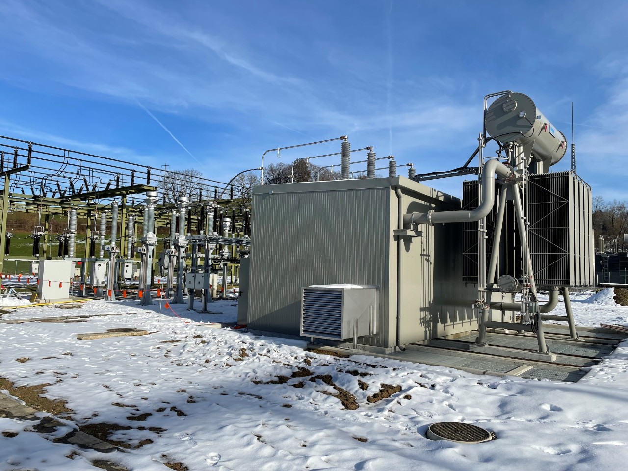 Mit Drosseln die Spannungen im Netz steuern | Axpo